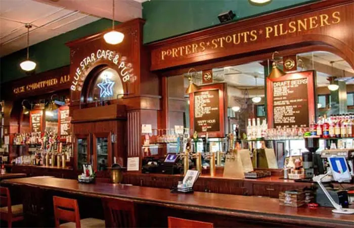 Pub và Bar khác nhau như thế nào? Cách phân biệt đơn giản nhất (2025)